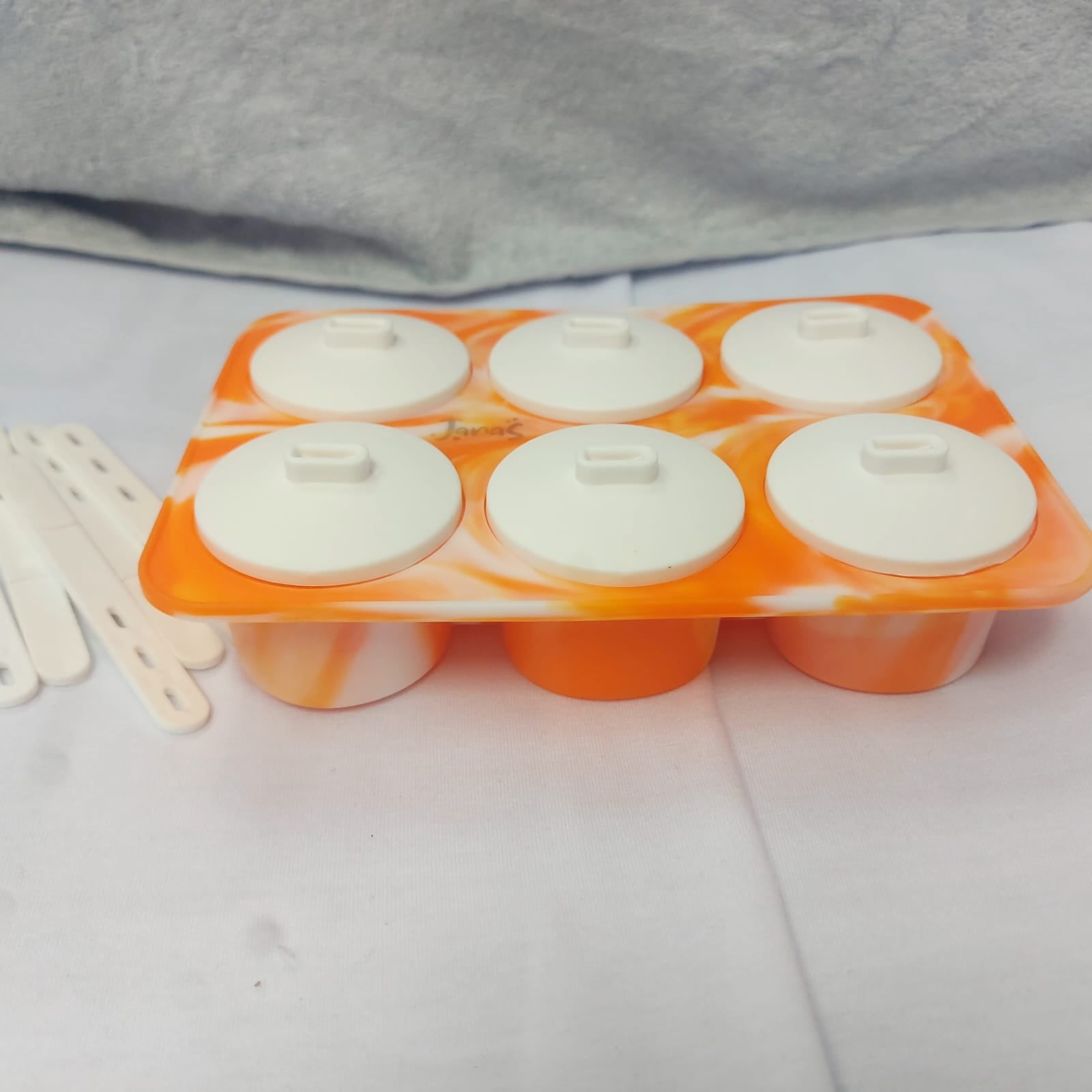 Silicone collapsible ice lolly molds